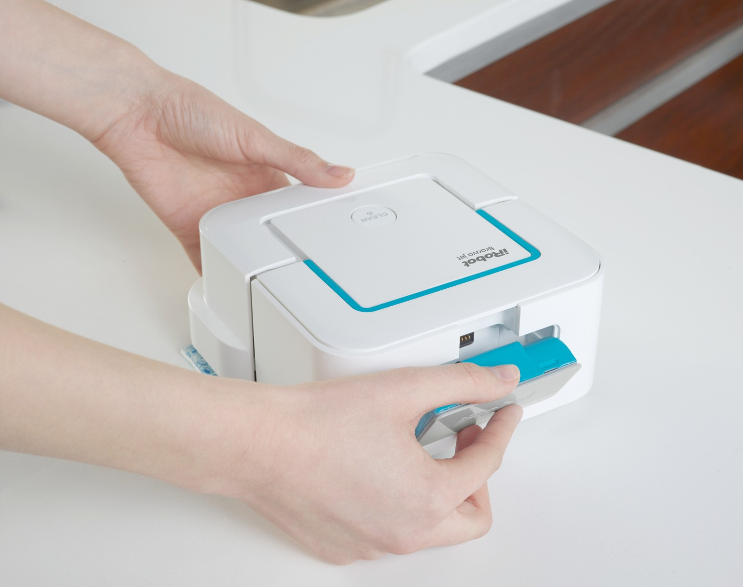 iRobot Braava jet 250 | RobotWorld.ro